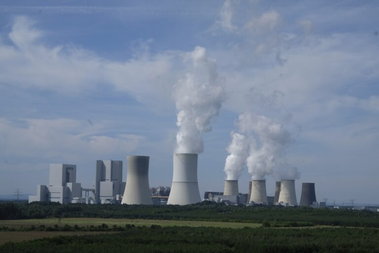 The Pros and Cons of Nuclear Energy: A Balanced Look – Climate Cafes