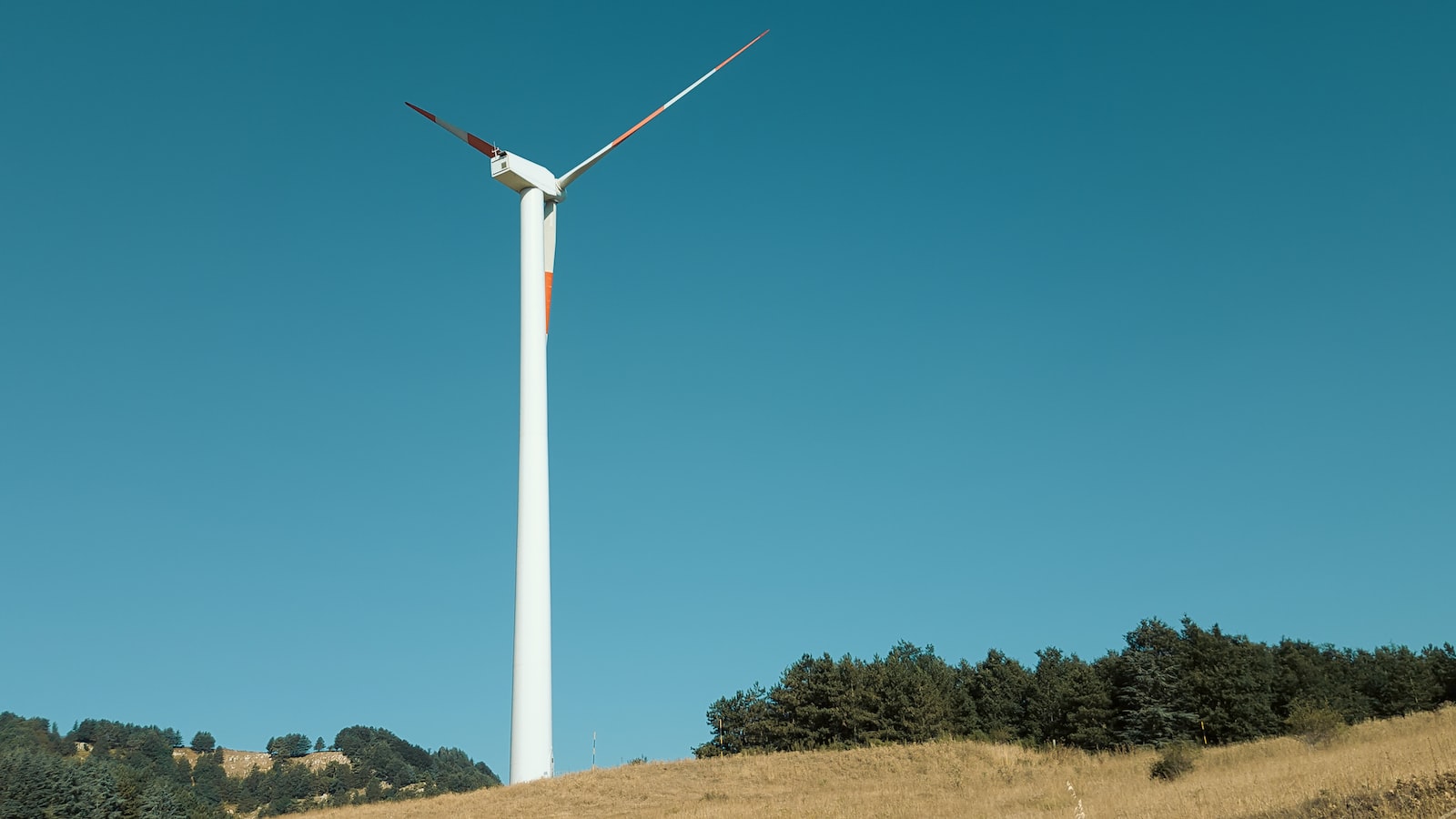 Why Do Wind Turbines Have Red Lights? – Climate Cafes