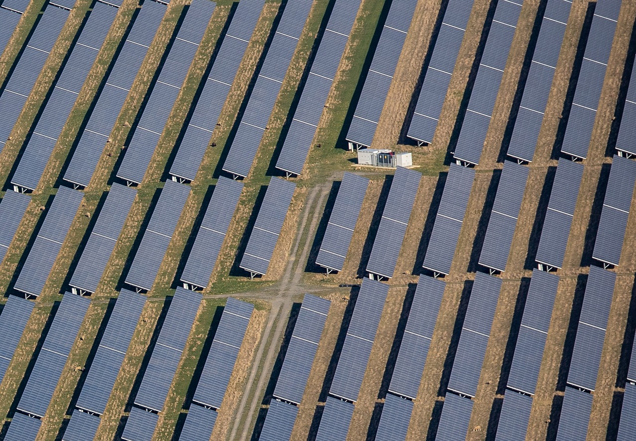 How Long Does It Take to Build a Solar Farm? Cost, Needs, & Process ...